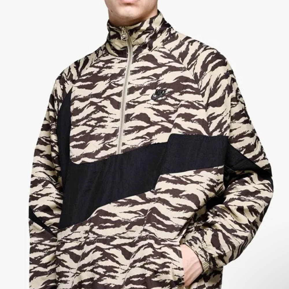 Nike Aop Swoosh Tiger Stripe Camo Size Medium - Gem